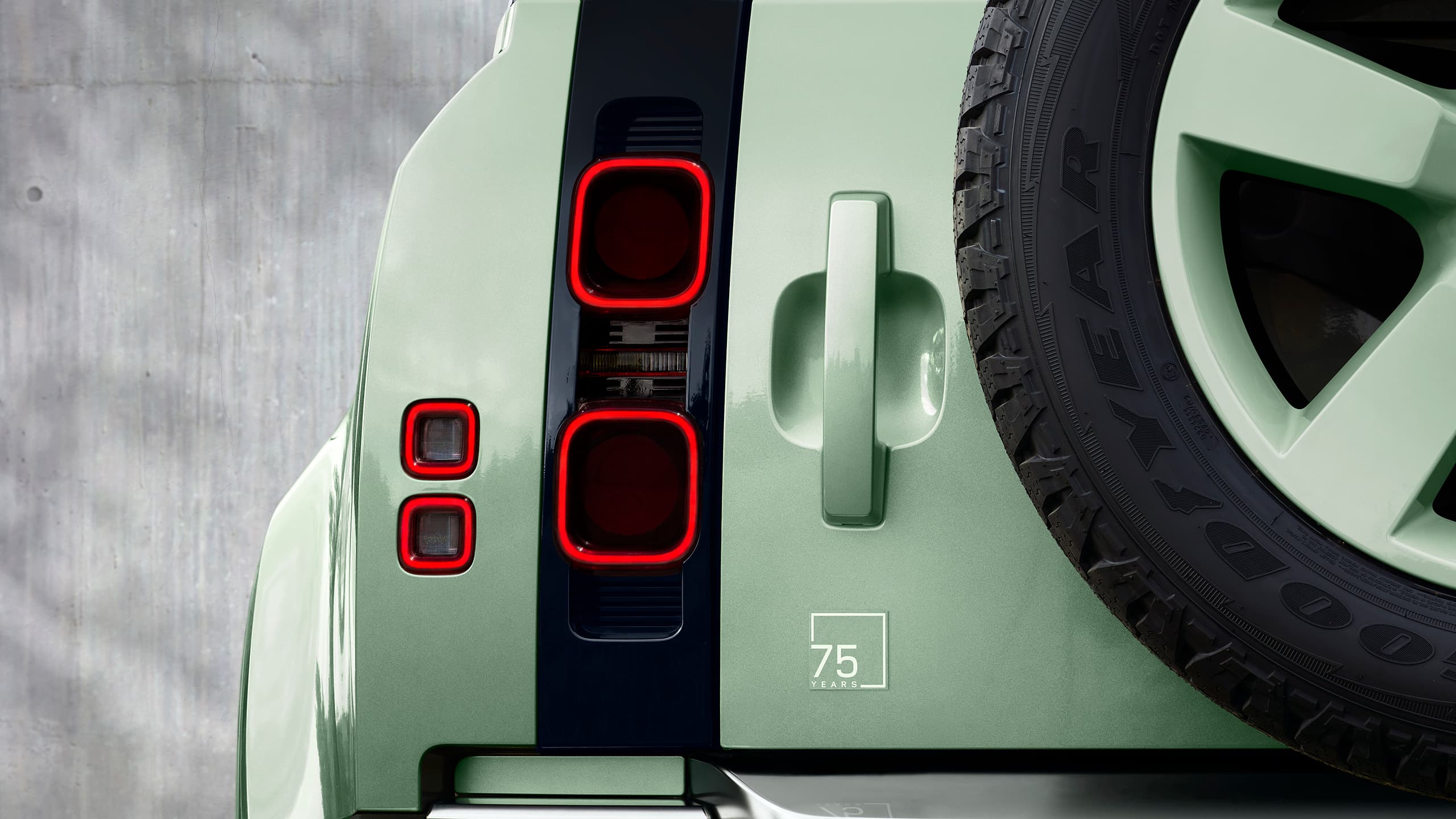 DEFENDER 75th EDITION