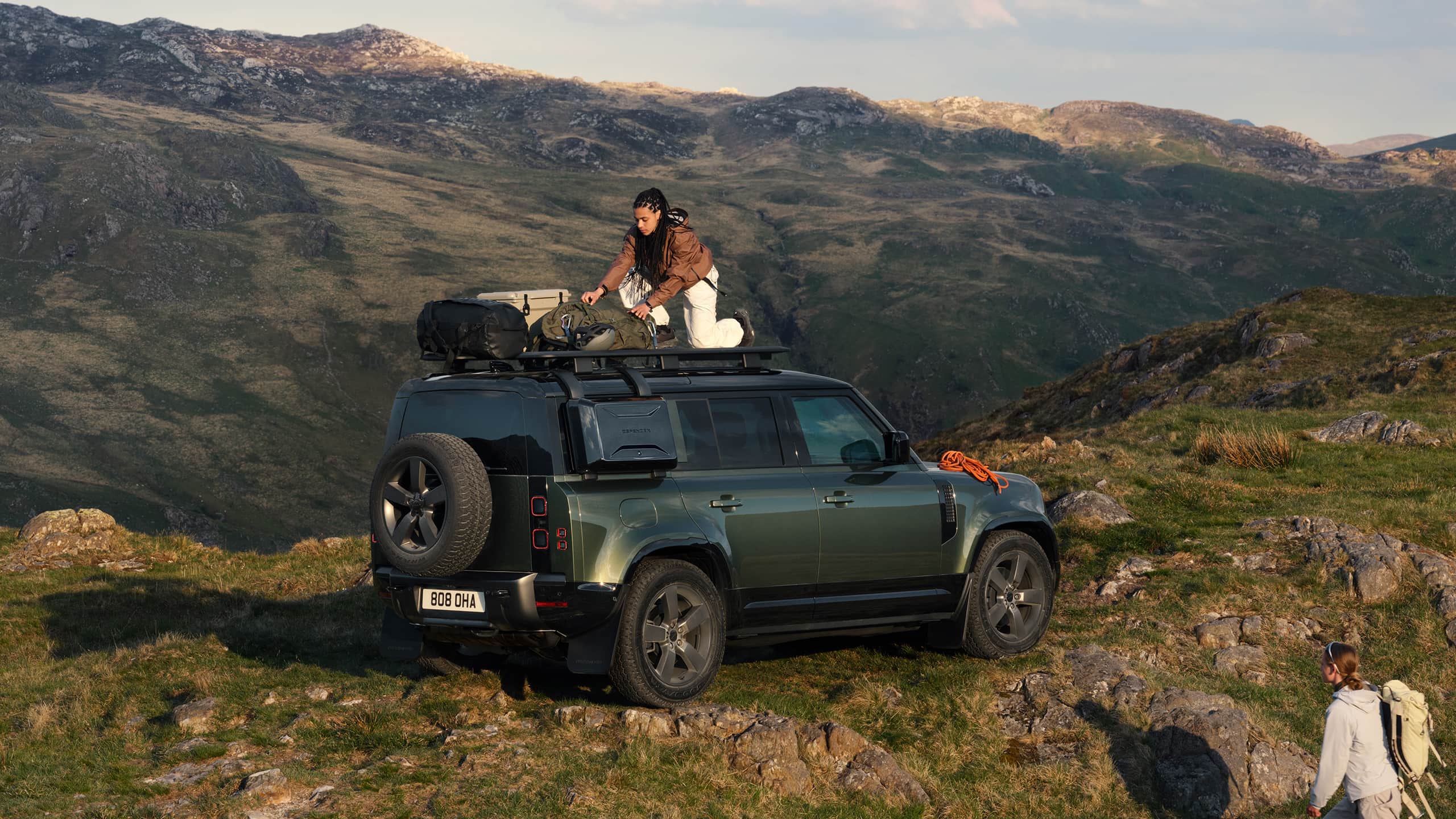 Explore Defender 110 | Load up. Go anywhere.